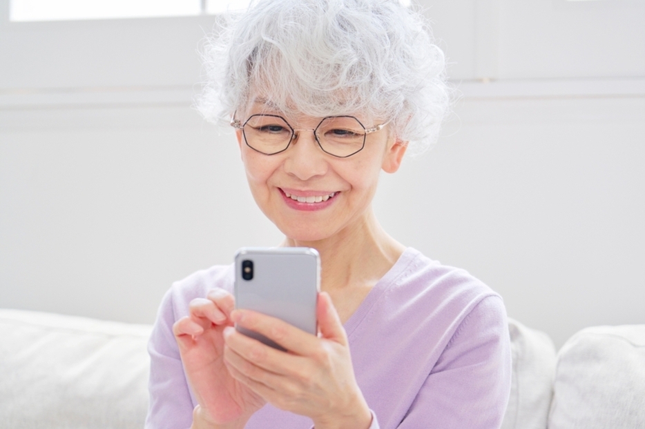 60代の祖母のスマホを「格安SIM」にしたいです。高齢者だと「月1万円」ほどの通信費になるのでしょうか？ (ファイナンシャルフィールド) - Yahoo!ニュース