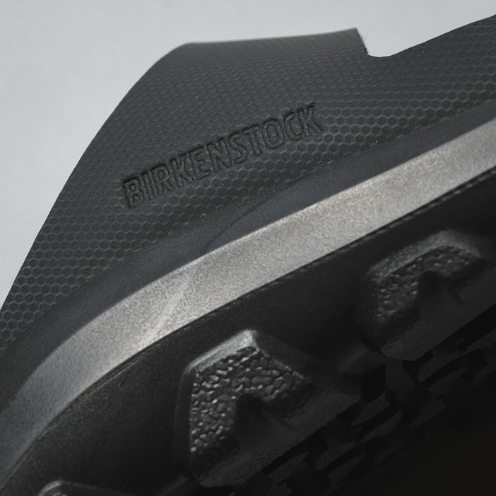 「ビルケンシュトック」なのに水場もOK。“定番じゃないほう”「Mogami Terra Stealth 2-Strap」を本音レビュー！ (MEN’S NON-NO WEB) - Yahoo!ニュース