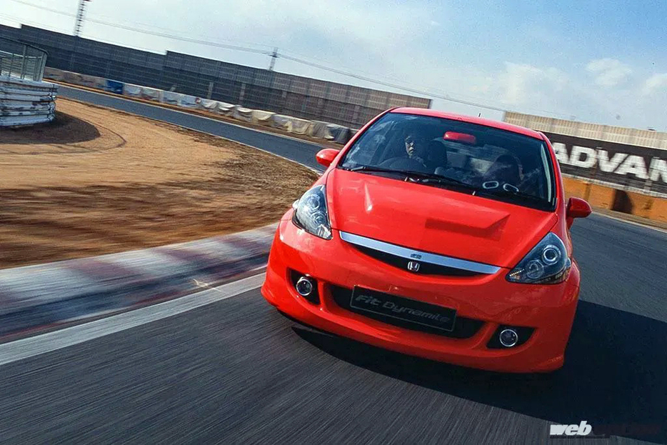 「無限が仕掛けたホットハッチの革命」初代フィットにレース用VTECエンジンを搭載!? (MotorFan) - Yahoo!ニュース