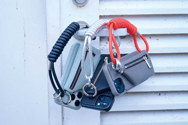 オシャレな【スマホケース＆ストラップ】ブランド5選！最新トレンドは「短め」｜VERY (magacol) - Yahoo!ニュース