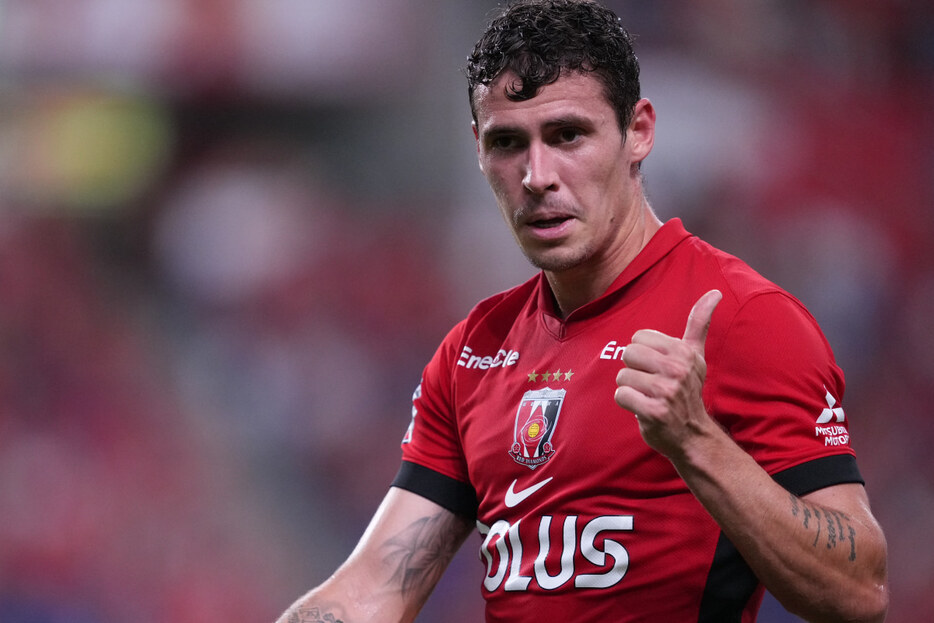 芸術的なコントロールショット！浦和レッズFWマテウス・サヴィオのゴールが最高！1G1Aの活躍で首位追走の立役者に (フットボールチャンネル) - Yahoo!ニュース