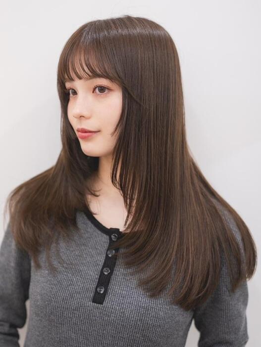 【大人に似合う髪型】湿度が高くてもストレート感をキープ！ 顔まわりに軽やかさも (MAQUIA ONLINE) - Yahoo!ニュース