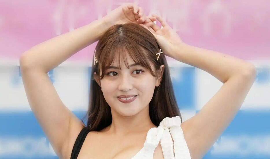 ＜花咲楓香＞「純日本人です」 純白水着ショットで魅了 「すんげー美人」と話題 (MANTANWEB) - Yahoo!ニュース