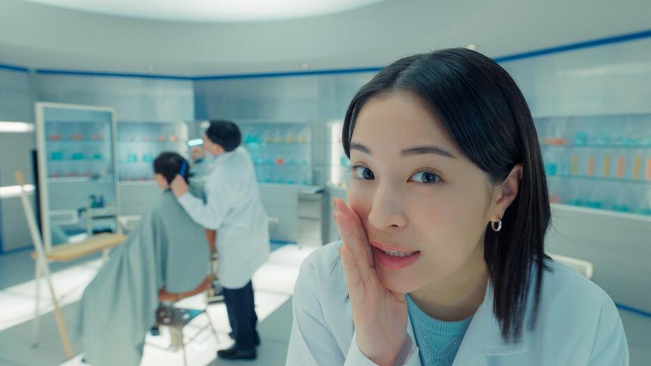 ＜広瀬すず＞オズワルドと見せるコミカルな演技が楽しい 「実験するぞ！AGC」シリーズ新CM (MANTANWEB) - Yahoo!ニュース