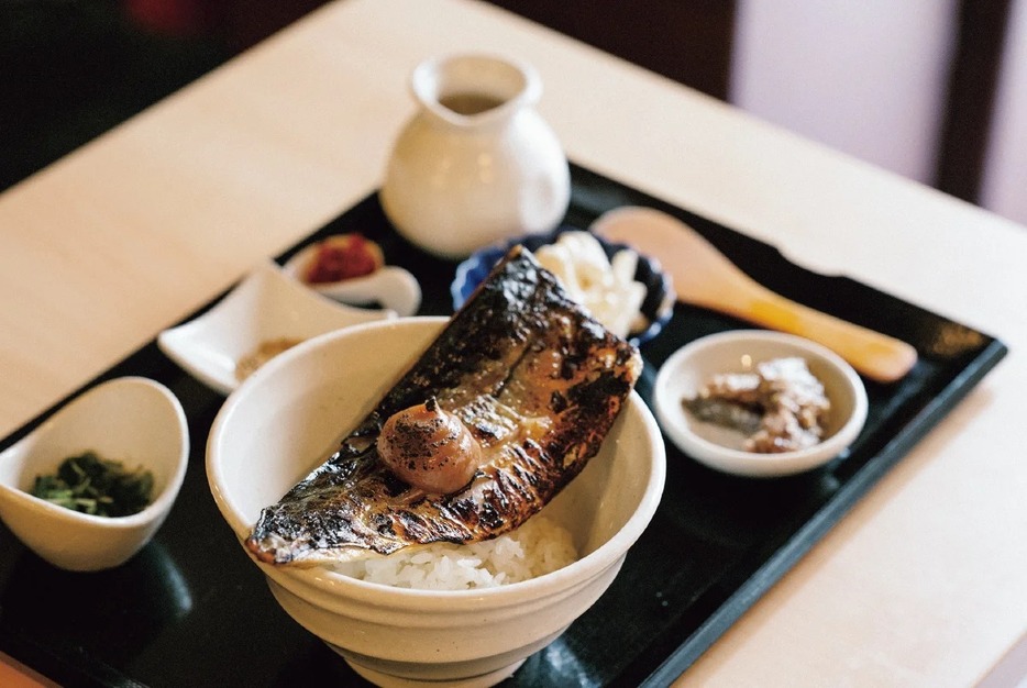 【神保町グルメ】あの人の行きつけ店。尾上右近さん、佐藤栞里さんのご指名メニューは？ (SPUR) - Yahoo!ニュース