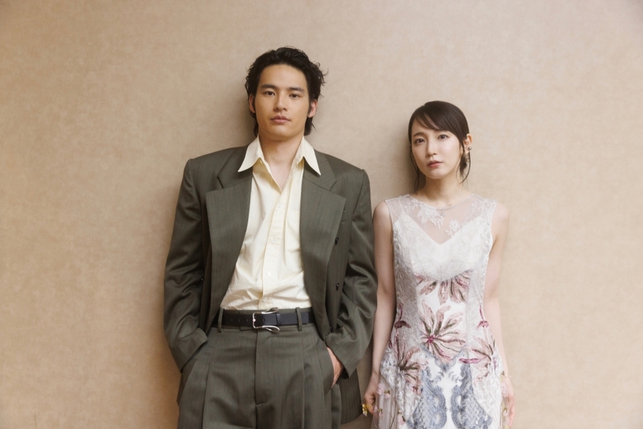 映画『九龍ジェネリックロマンス』 懐かしさとは恋なのか、君がいなくなるかもしれない愛の選択 吉岡里帆×水上恒司インタビュー (otocoto) - Yahoo!ニュース