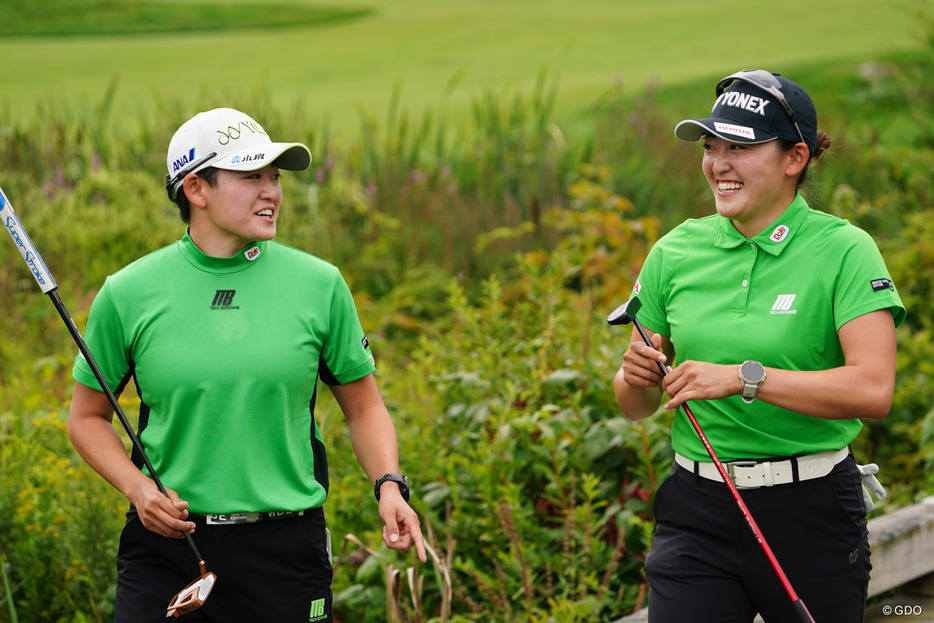 双子コーデは偶然に 岩井明愛＆千怜の同組ラウンド2日目は妹に軍配 (ゴルフダイジェスト・オンライン（GDO）) - Yahoo!ニュース