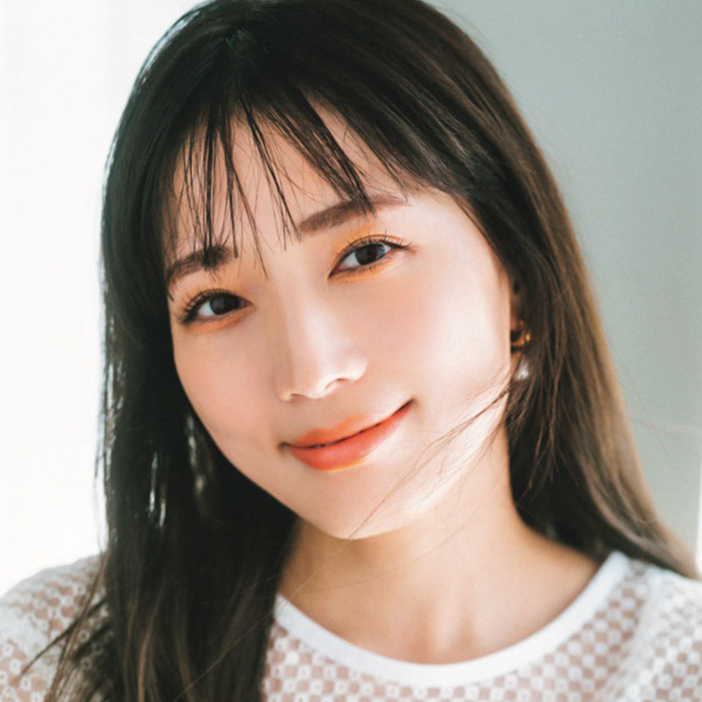 「白系キャリーバッグ」が人気！旅上手さん愛用の秘密が知りたい【SNAP】｜CLASSY. (magacol) - Yahoo!ニュース