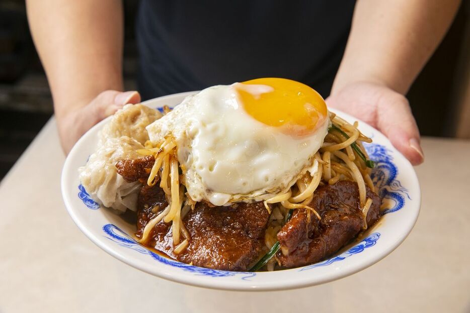 チャーハン＆スープで約1kg！大塚 幸龍軒の「肉厚レバニラ炒飯・大盛り」でガッツリパワーチャージ！ (＆GP) - Yahoo!ニュース