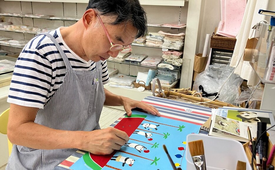 《趣味はすべて捨てた》50代で「片道3時間」の塾通い始め30年来の夢叶える！子ども服店主の決意「59歳で念願の絵本作家に」 (CHANTO WEB) - Yahoo!ニュース