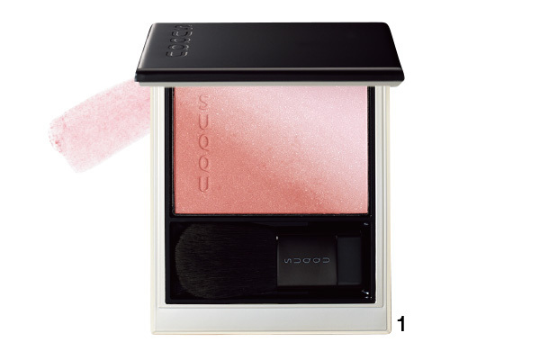 面長顔は“チーク“で縦幅を短くして小顔見せ。スッとした美人顔を生かした骨格美人メイク (VOCE) - Yahoo!ニュース