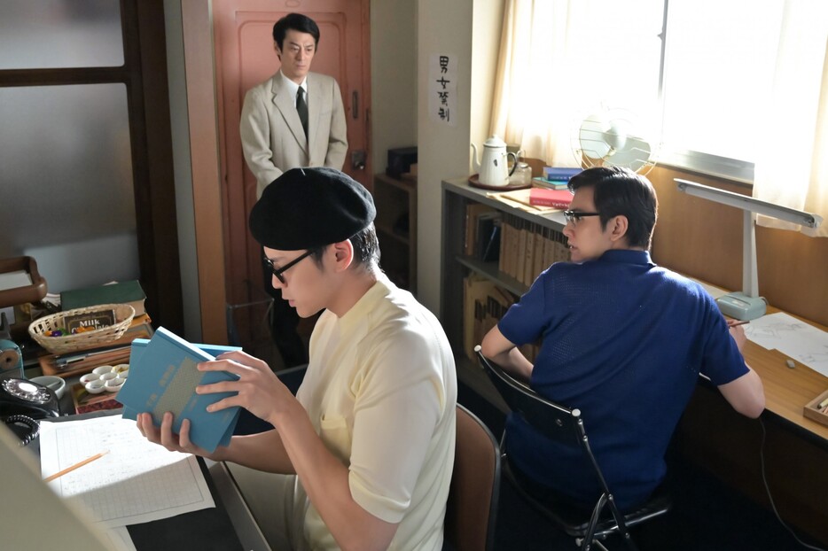 朝ドラ「あんぱん」第24週 手嶌（眞栄田郷敦）、嵩（北村匠海）にある提案をする【ネタバレ注意】 (シネマトゥデイ) - Yahoo!ニュース