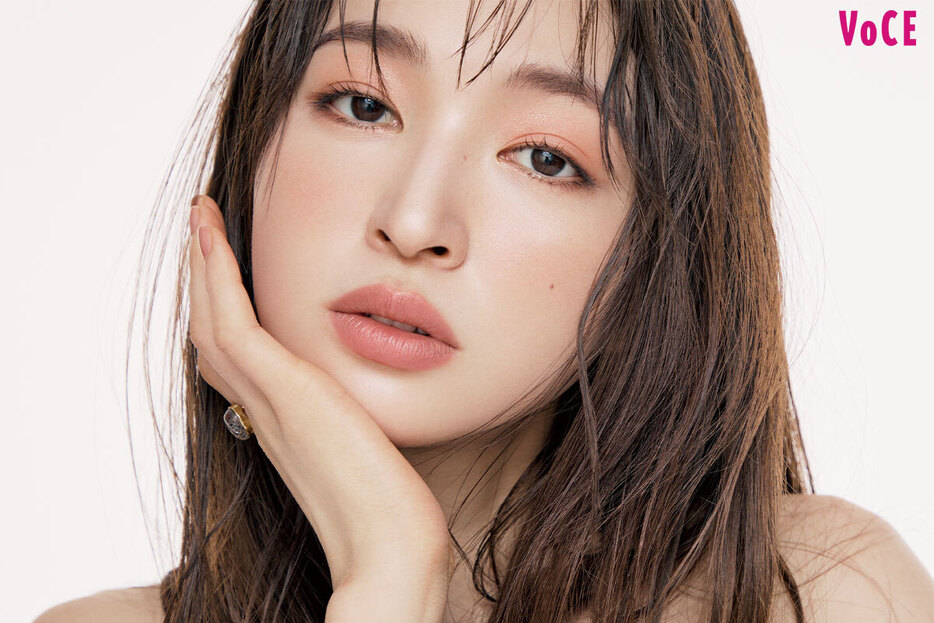 「秋は無敵な血色ヌード一択！」失敗もないコーラルベージュワントーンでつくる最旬アイメイク (VOCE) - Yahoo!ニュース