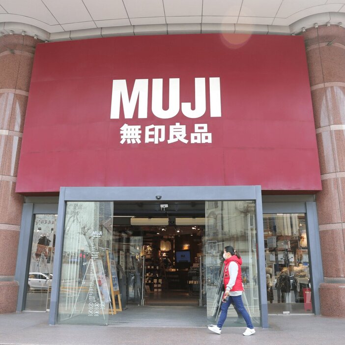 イケオジの休日は"ライト”に決める。無印スウェットで大人の余裕 (FORZA STYLE) - Yahoo!ニュース