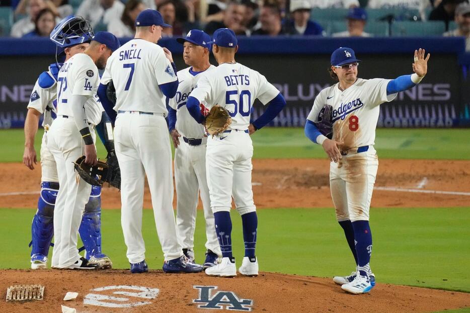 まさかの造反劇？！「ロバーツ監督は今後も先発の声に耳を傾けよ」ドジャースのスネルが「50‐50」で交代を迷う指揮官に「7単語」で続投直訴…それが成功して米SNSで波紋 (RONSPO ...