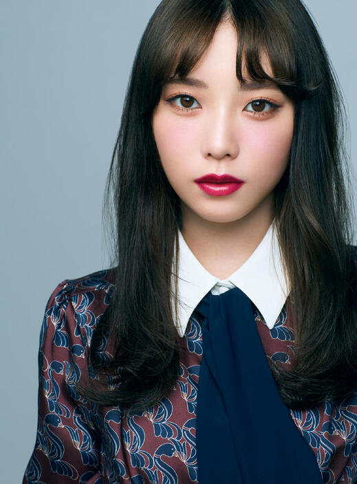 【与田祐希の秋の推しリップ3選】青み系赤リップで大人なムードに (MAQUIA ONLINE) - Yahoo!ニュース