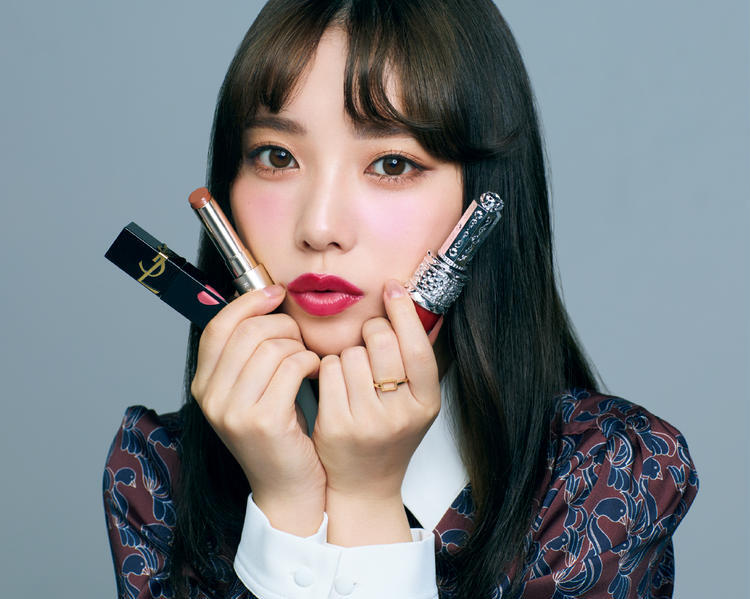 【与田祐希の秋の推しリップ3選】青み系赤リップで大人なムードに (MAQUIA ONLINE) - Yahoo!ニュース
