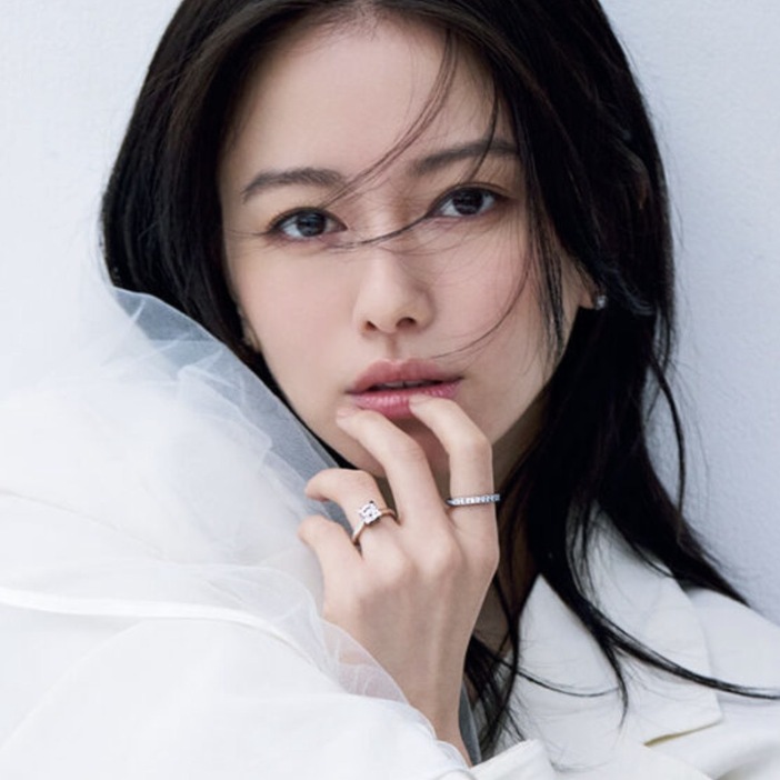 昨年結婚を発表【山本舞香さん】も魅了『本命ブランド』のダイヤモンドリング4選｜CLASSY. (magacol) - Yahoo!ニュース