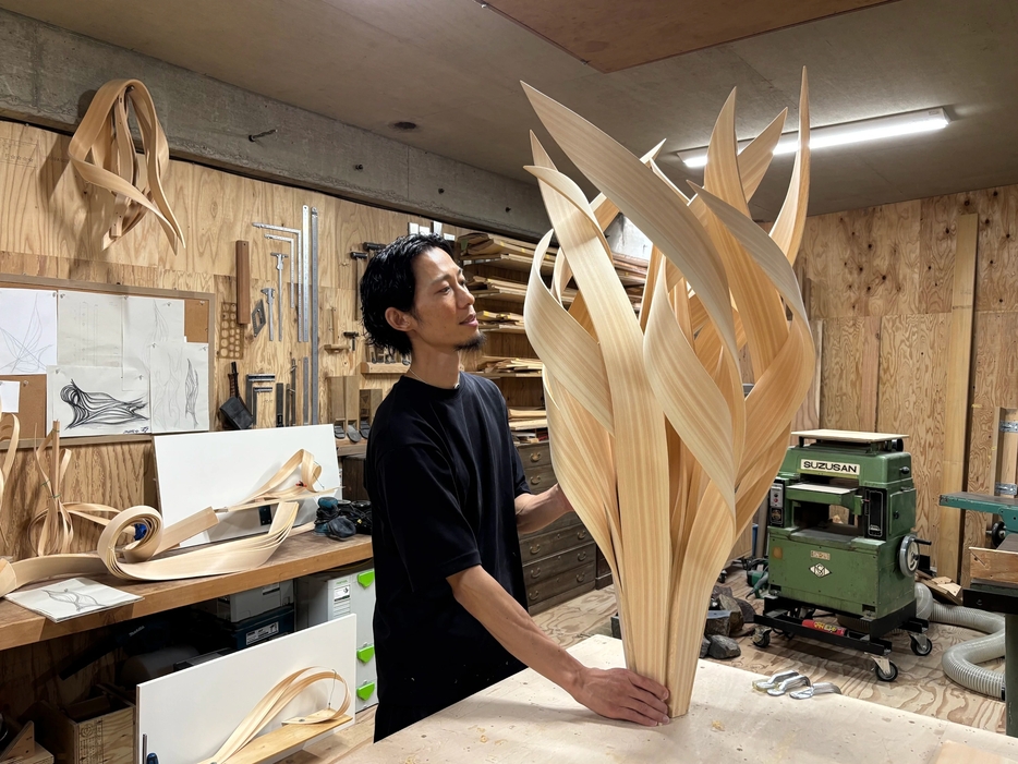 亘 章吾：吉野檜と身体が対話する、自然を宿す曲木の美 (fashion tech news) - Yahoo!ニュース