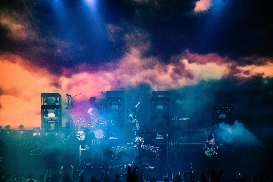 BUCK∞TICKが新体制初ツアーを映像作品化、ファイナルLINE CUBE SHIBUYA公演を全曲収録 (Bezzy) - Yahoo!ニュース