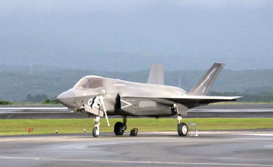 緊急着陸からちょうど1カ月…イギリス軍F35B戦闘機が離陸――部品交換終え母艦へ戻る 鹿児島空港 (南日本新聞) - Yahoo!ニュース