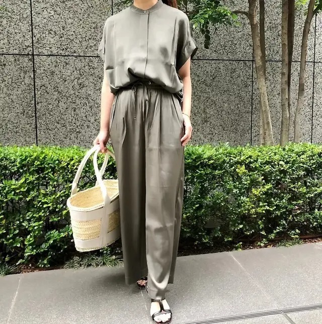 50代をおしゃれに見せる「秋カラー3選」ボルドー・ブラウン・カーキ (Web eclat) - Yahoo!ニュース