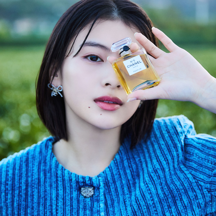 出口夏希＆ JURIN(XG)、名品フレグランス「シャネル N°5」が生まれる南フランスの農園へ (MAQUIA ONLINE) - Yahoo!ニュース
