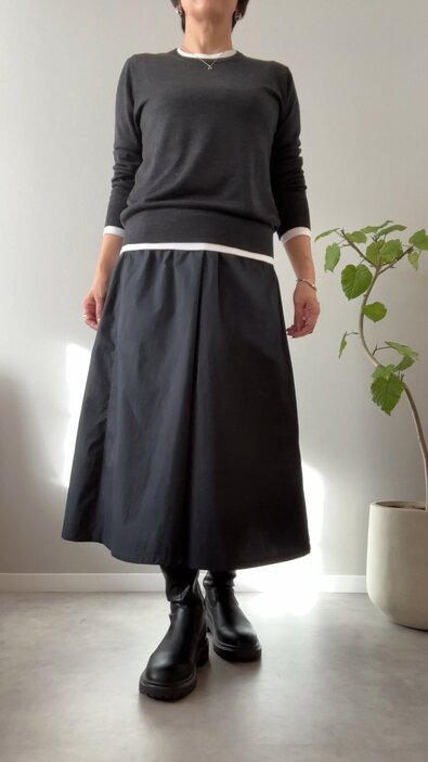 50代、ユニクロの「ソフトリブクルーネックT」に夢中。いつものニットがあか抜ける (ESSE-online) - Yahoo!ニュース