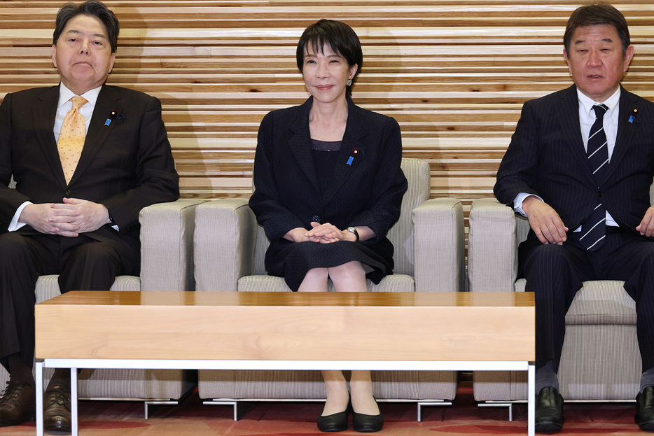 女性首相「笑うか・笑わないか」が論点になる “異常” 有名ジャーナリストの見解に批判相次ぐ… 「政策で判断しようよ」 (LASISA) - Yahoo!ニュース