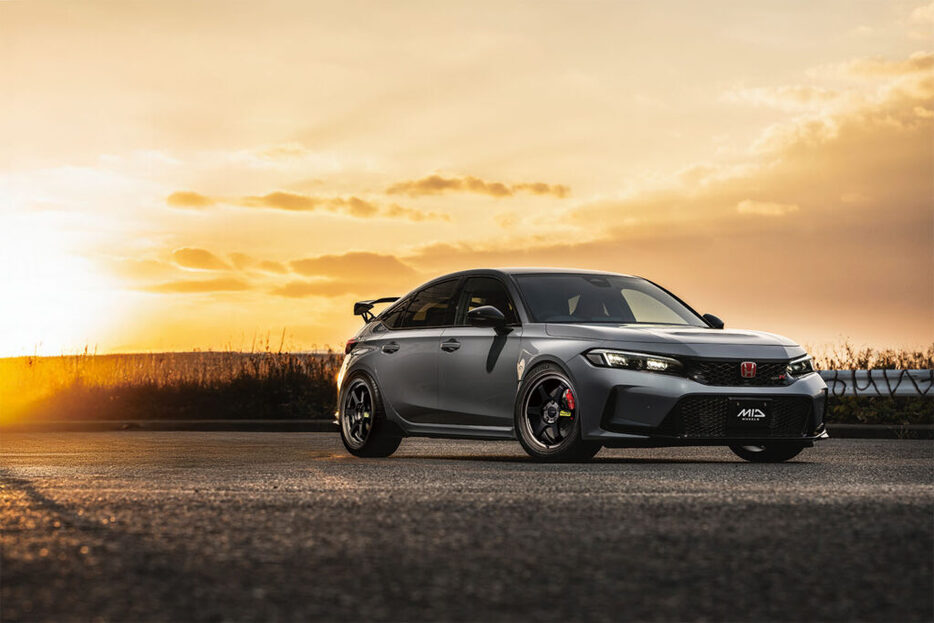 「深黒の誘惑」MIDレーシングR06に“ブラッククリアポリッシュ”降臨！ (MotorFan) - Yahoo!ニュース