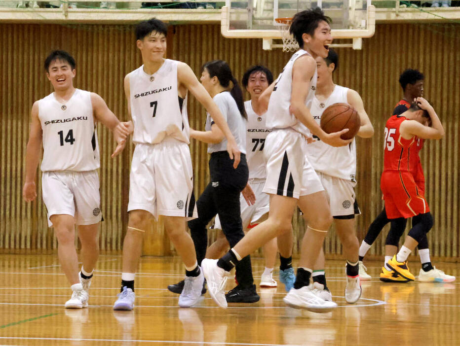 高校バスケ 静岡学園が5年ぶりのベスト4…15点ビハインドの第4Qで大逆転…全国高校選手権静岡県予選 (スポーツ報知) - Yahoo!ニュース