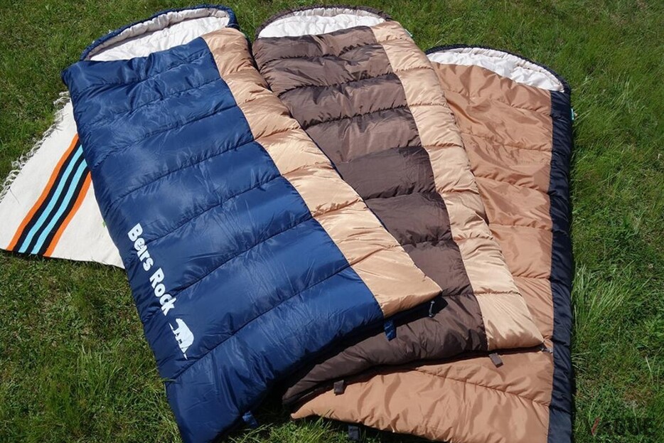 使用限界温度マイナス15度で秋キャンプにちょうどいい寝心地を！ ベアーズロックの「-15℃封筒型寝袋」に新色が登場 布団より暖かい寝袋の実力とは (VAGUE) - Yahoo!ニュース