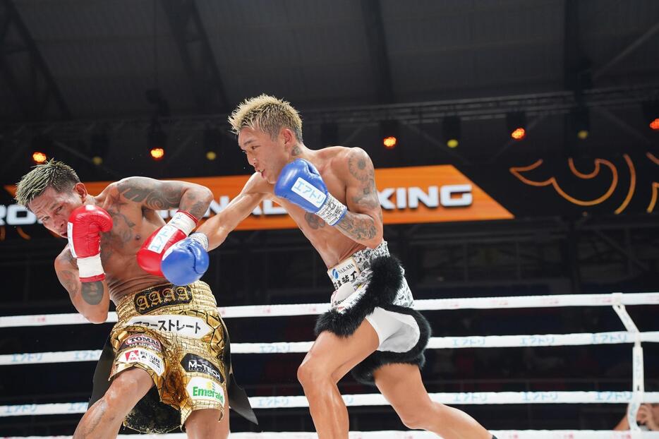 なぜ亀田京之介は元3階級制覇の“問題児”カシメロに3－0判定勝利の“番狂わせ”を演じたのか…井上尚弥のアフマダリエフ戦を見習った「倒しにいかない」戦略が的中 (RONSPO) - Yahoo!ニュース