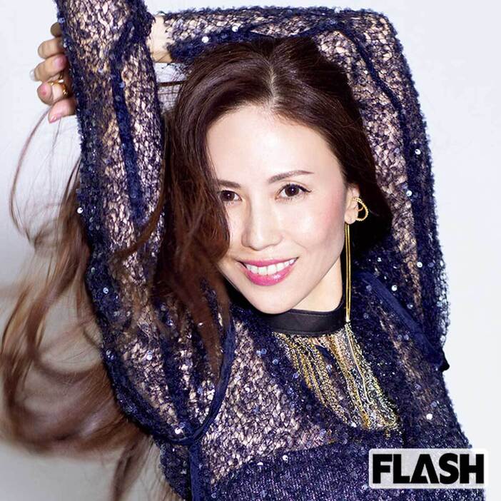 MAX・NANAが明かした「沖縄アクターズスクール」下積み時代…生徒の集合写真に手を合わせてから仕事へ (SmartFLASH) - Yahoo!ニュース