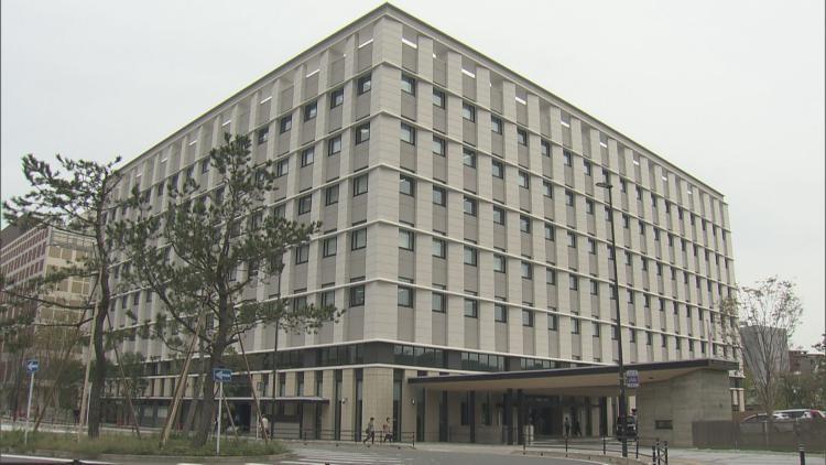 交番のガラス蹴って割った疑いで逮捕の男性 不起訴に (九州朝日放送) - Yahoo!ニュース