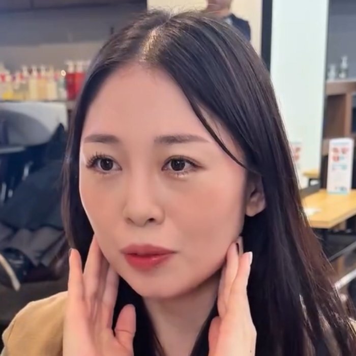 【大変身】「頬骨とエラが張ってる」丸顔に悩む女性が「顔まわりカット」をした結果…仕上がりに「いい感じ」と笑顔 (LIMO) - Yahoo!ニュース