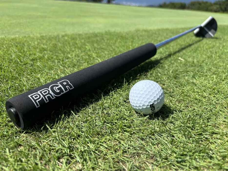パター感覚で寄せられる!? “極太グリップ”が装着されたプロギア「R35+ウェッジ」が登場 (みんなのゴルフダイジェスト) - Yahoo!ニュース