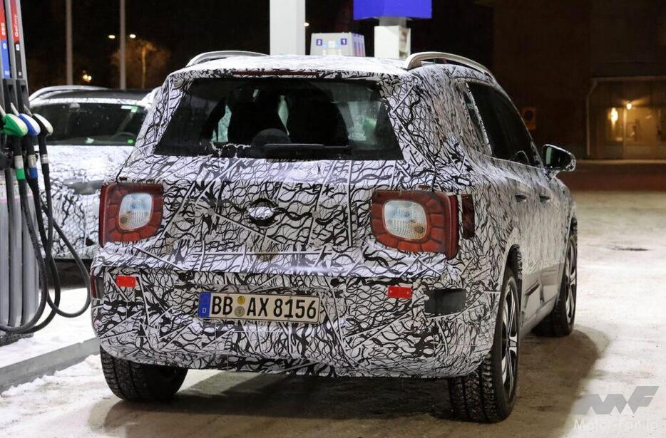 天井に星が光る…メルセデス・ベンツ「GLB」次期型、星とスクリーンを大幅補強！ (MotorFan) - Yahoo!ニュース