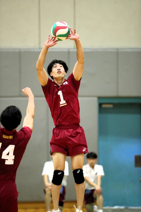 【バレー】大学最後のリーグ戦で意地を見せつけ合ったキャプテンで司令塔の2人 【全日本インカレ開幕 前田凌吾（早稲田大4年）×近藤蘭丸（明治大4年）対談〔前編〕】 (月刊バレーボール ...