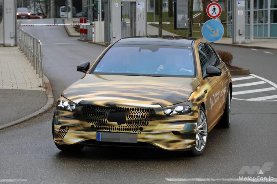 内部を激写！メルセデスベンツ「Sクラス」2026年型、EQSにインスパイアされたハイパースクリーンディスプレイ採用へ (MotorFan) - Yahoo!ニュース