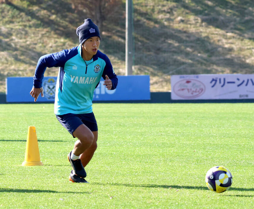 【J2磐田】ルーキーMF角昂志郎が雪辱誓う 10月に4失点大敗の徳島と7日J1昇格プレーオフ準決勝 (スポーツ報知) - Yahoo!ニュース